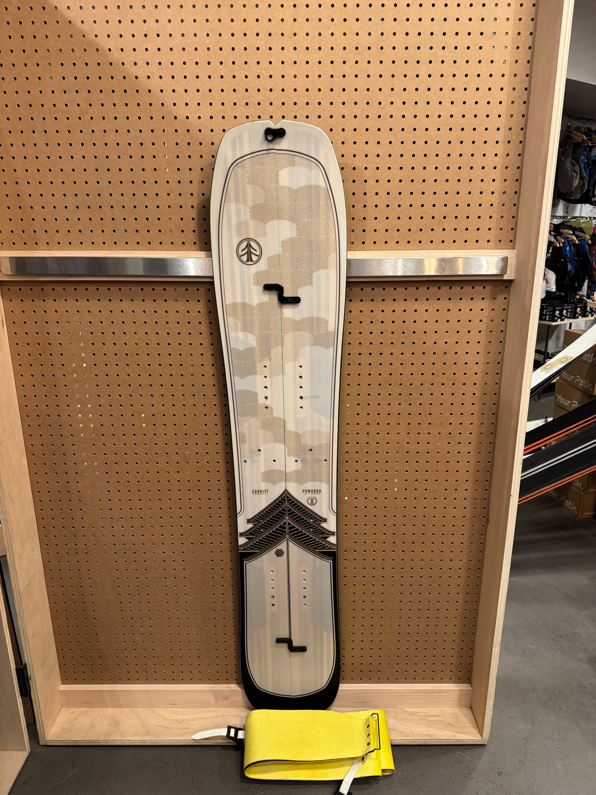 Cardiff Pagoda 152 Enduro Splitboard & Pomoca Tour Climb Skins — SkiUphill | RunUphill